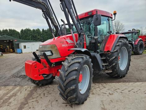 McCORMICK MC135 & Loader | MC135 Power 6